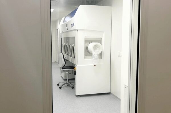 Isolators in Pharma: A Cornerstone of Modern Pharmaceutical ...